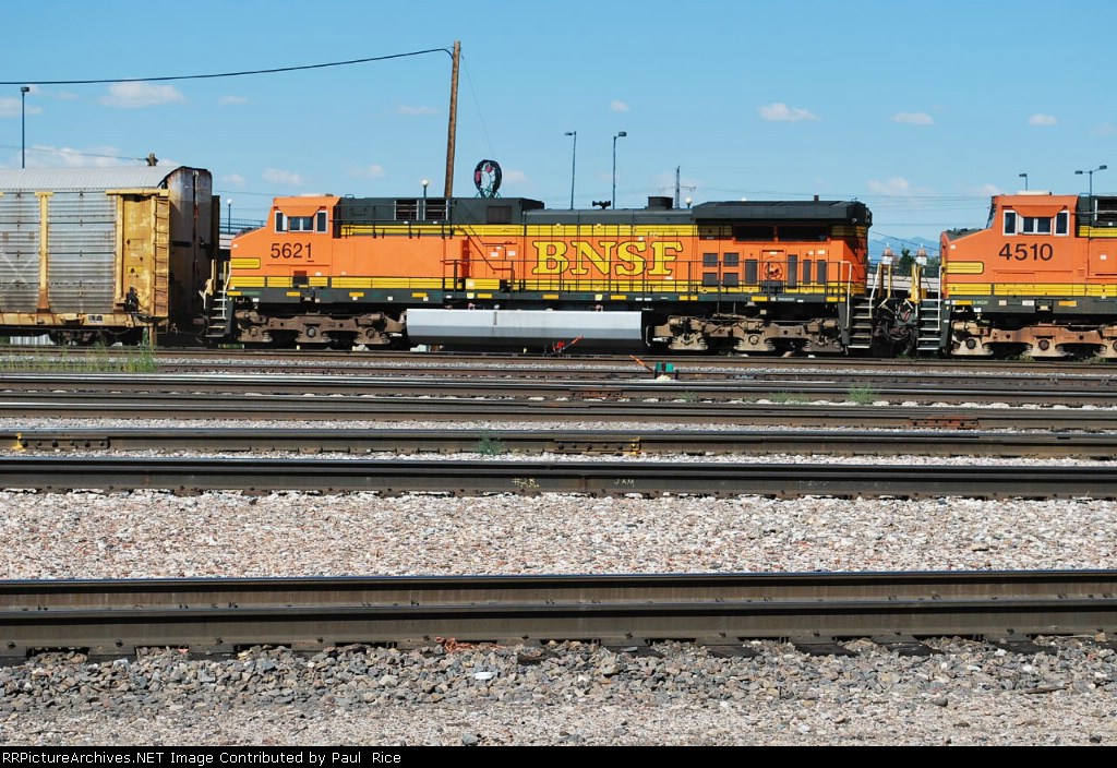 BNSF 5621